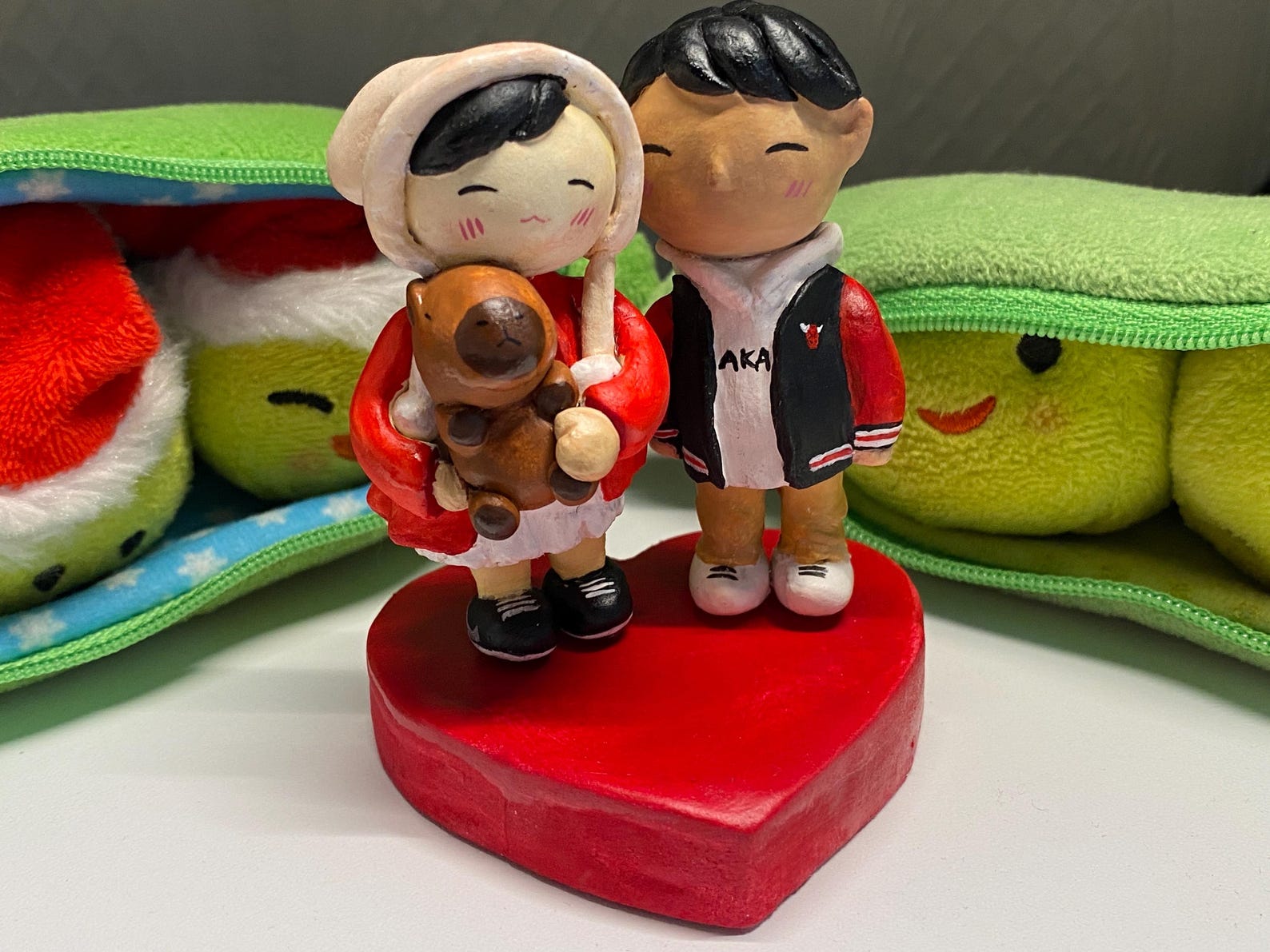 Custom Couple Clay Figurine on Heart Base – Personalized Cartoon-style ...