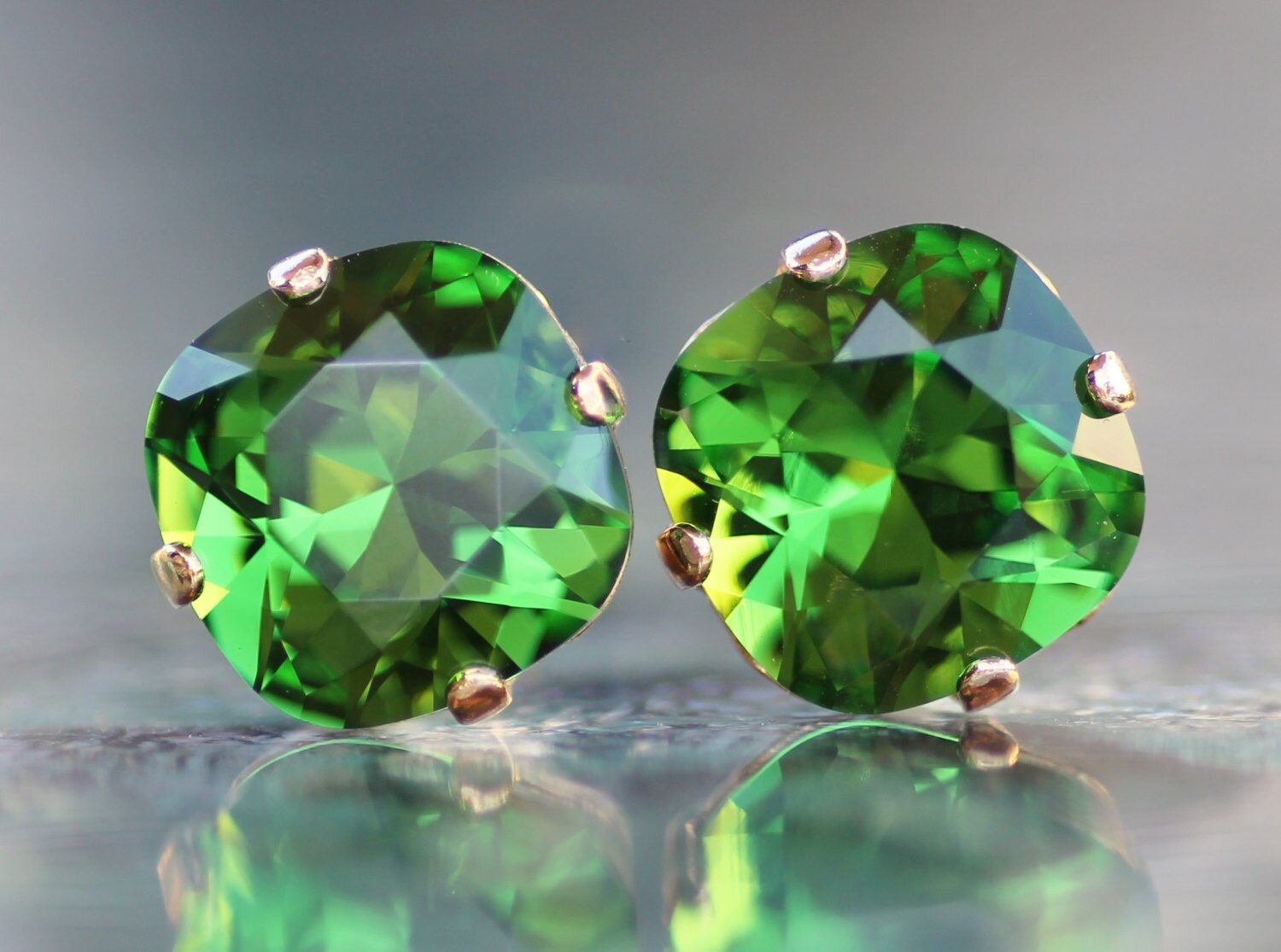 NEW Color,swarovski Fern Kelly Green Cushion Stud Earring,swarovski ...