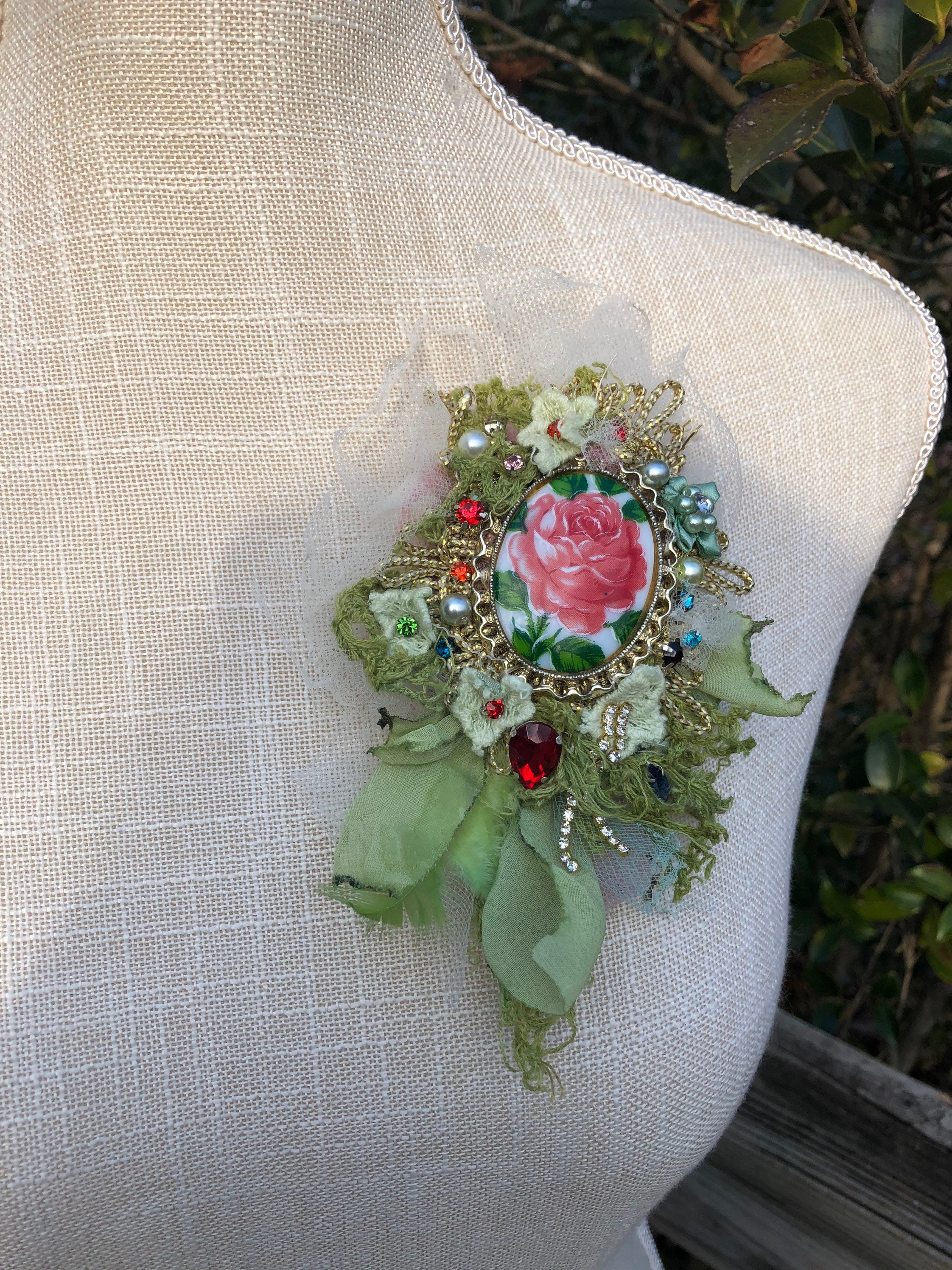 Spring Brooch Vintage Elegant Pearls Pendant - Etsy