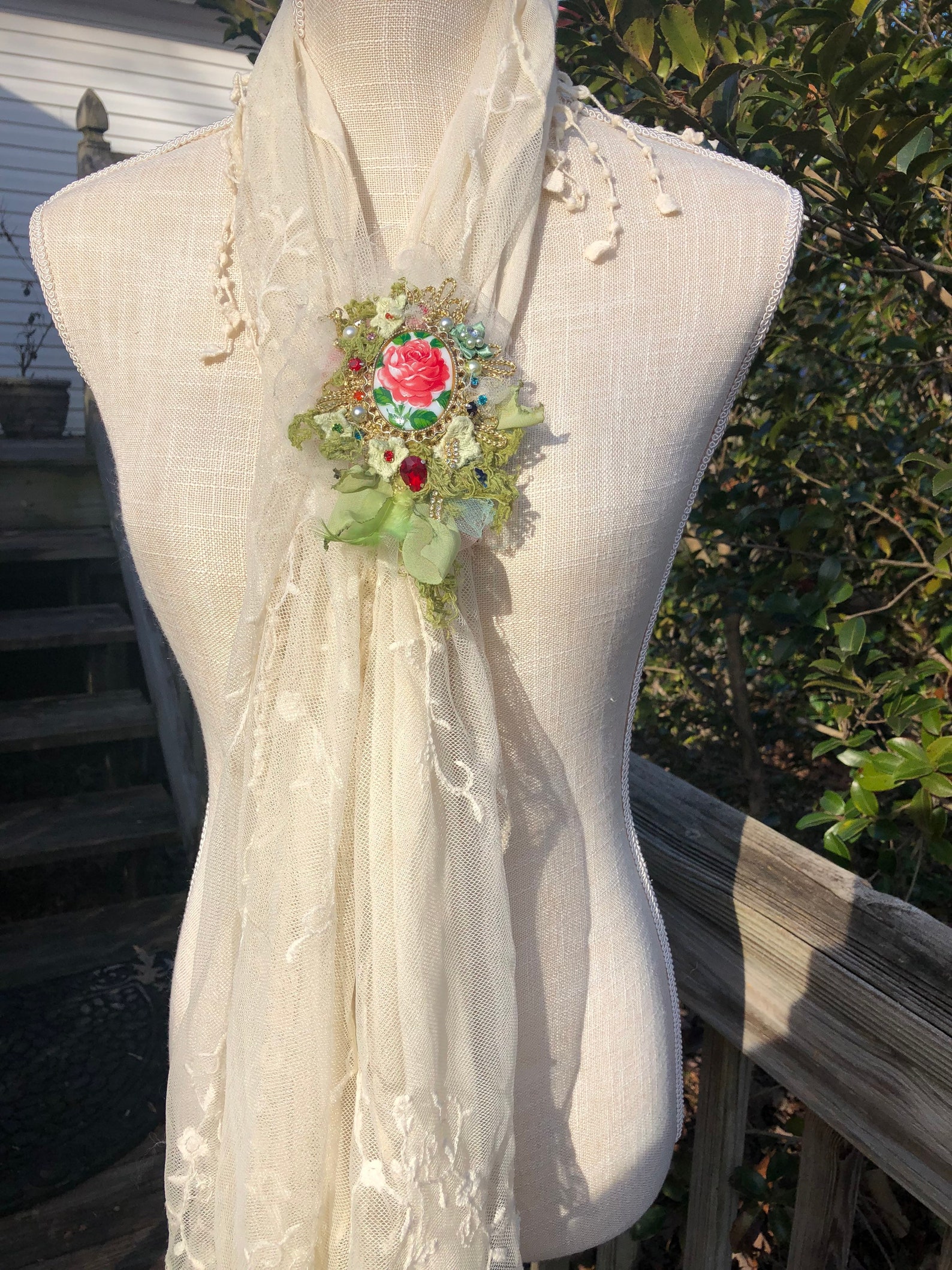 Spring Brooch Vintage Elegant Pearls Pendant - Etsy