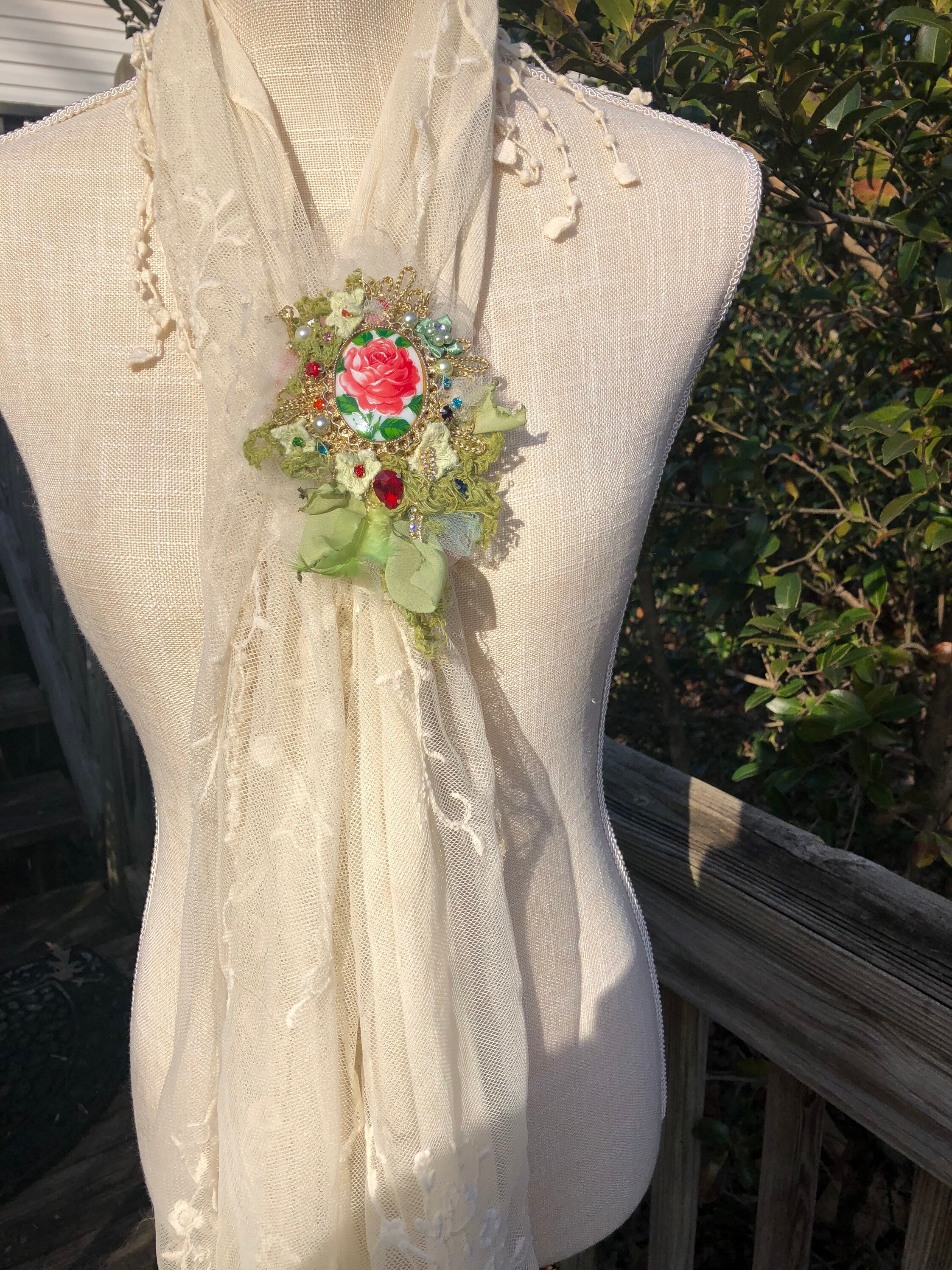 Spring Brooch Vintage Elegant Pearls Pendant - Etsy