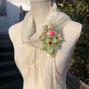 Spring Brooch Vintage Elegant Pearls Pendant - Etsy