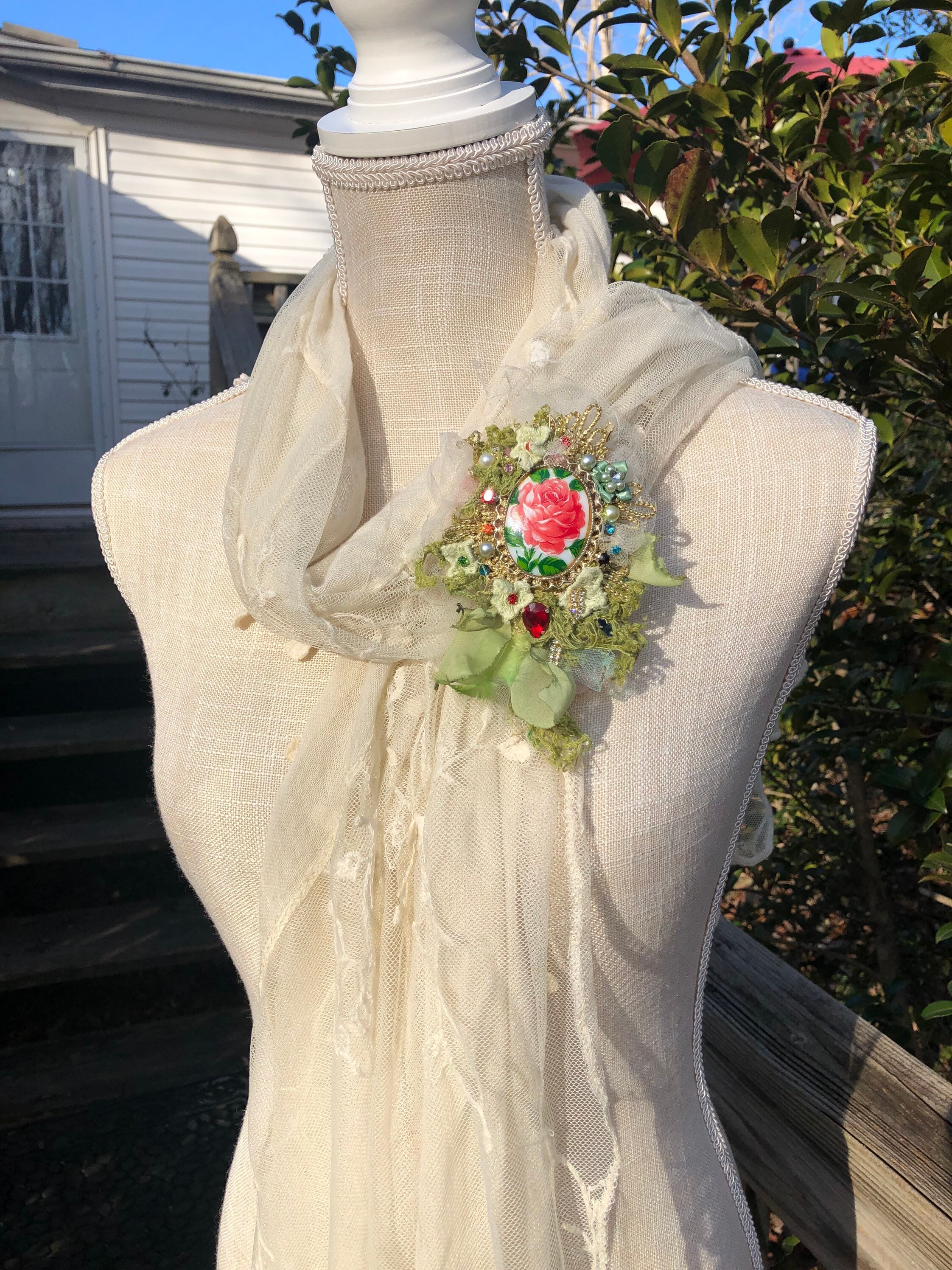 Spring Brooch Vintage Elegant Pearls Pendant - Etsy