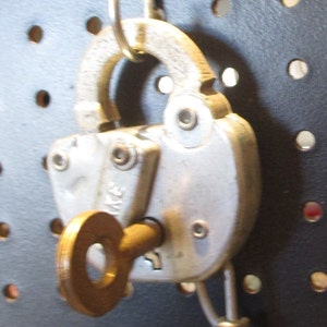 PP Railroad Lock Key Chain Penn Central Railroad Vintage - Etsy