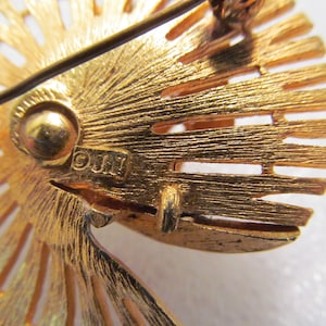 Vintage JJ Gold Tone Swirled Brooch Pin Collectible Jewelry - Etsy