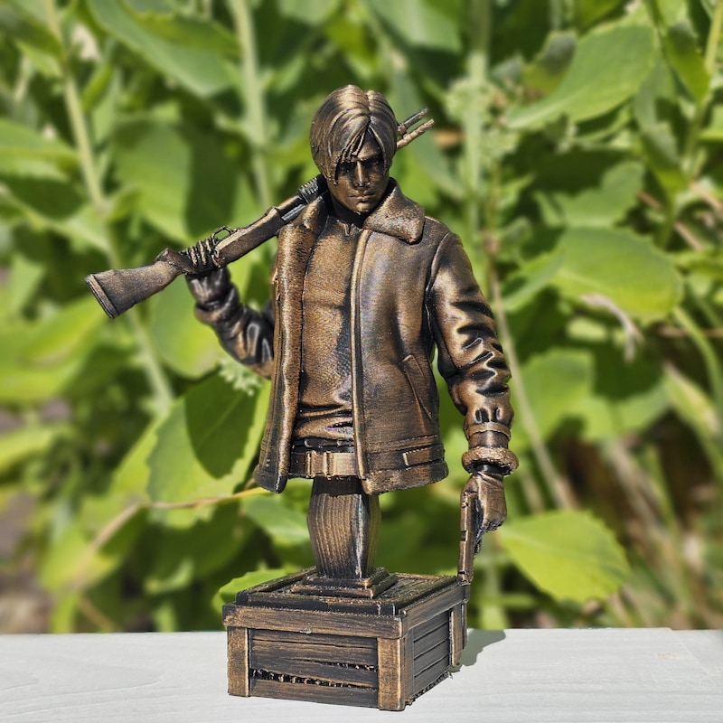 Leon Figure Resident Evil - Etsy