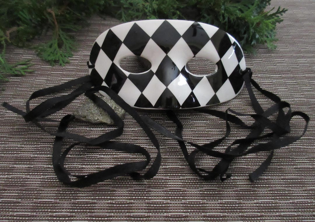 Vintage Parrot Pearls 1978 Vandor Imports Harlequin Black & White Glass ...