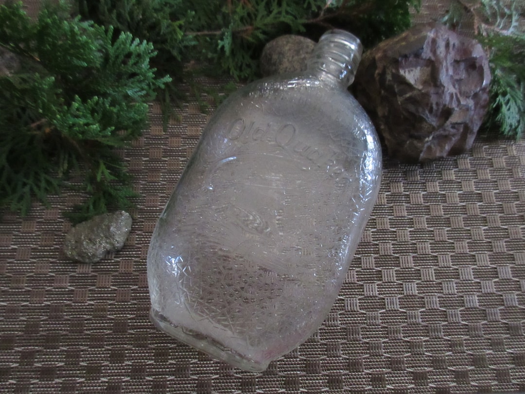 Vintage Old Quaker Whiskey Alcohol One Pint Clear Bottle - Etsy