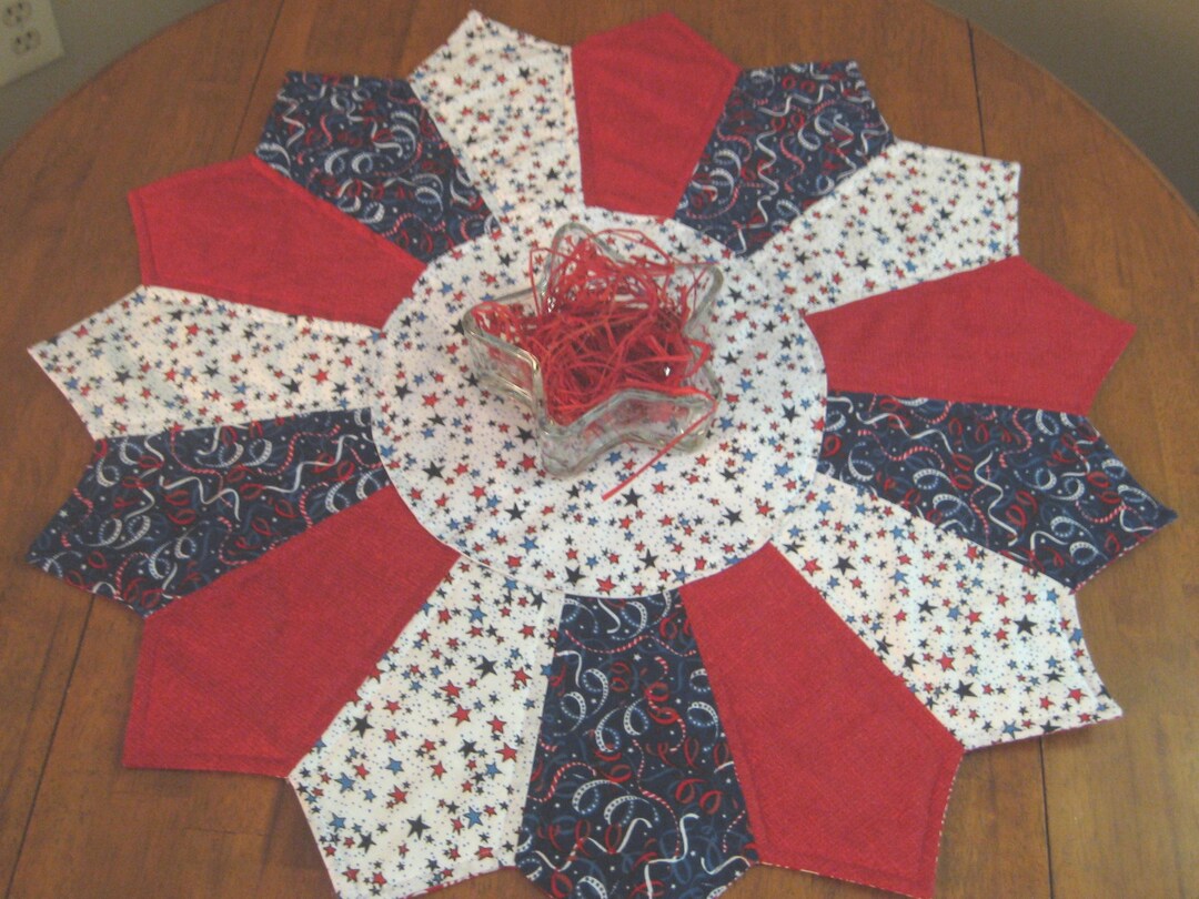 Quilted Patriotic Table Topper: Reversible Dresden Plate Decoration - Etsy