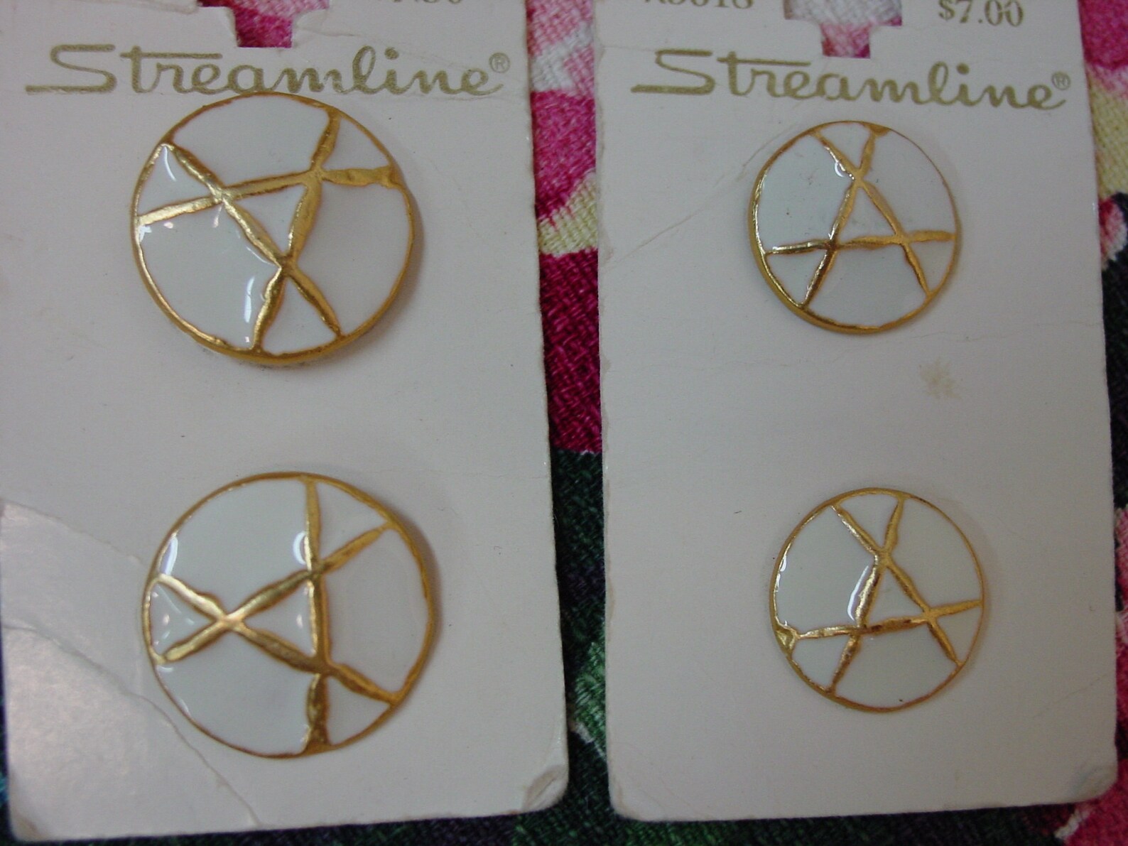 4 Nice Vintage Glass Buttons on Streamline Cards 2 Sizes White With ...