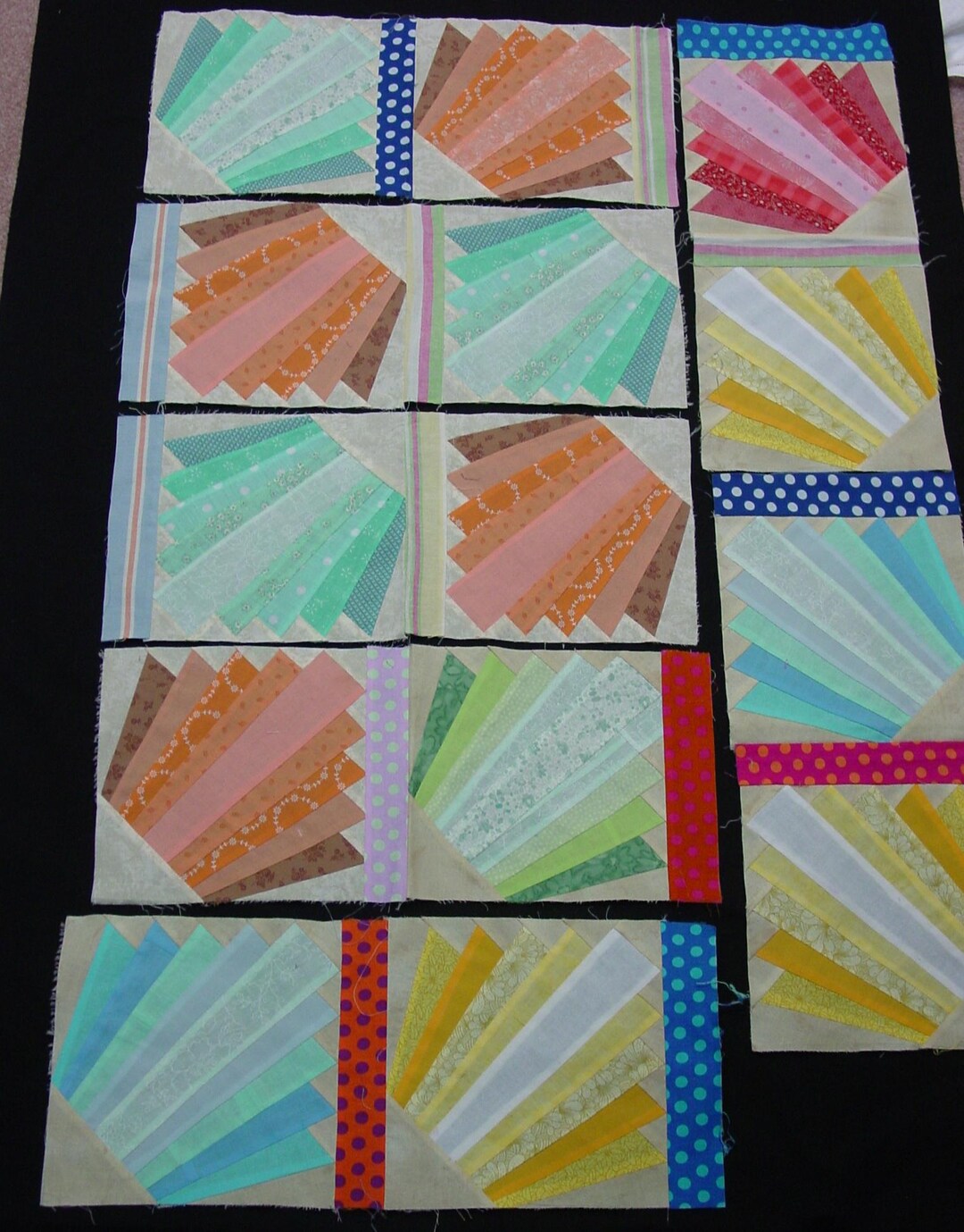 18 Fun Quilt Blocks Fan Design Color Coordinated Great Do It Yourself ...