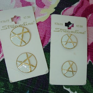 4 Nice Vintage Glass Buttons on Streamline Cards 2 Sizes White With ...