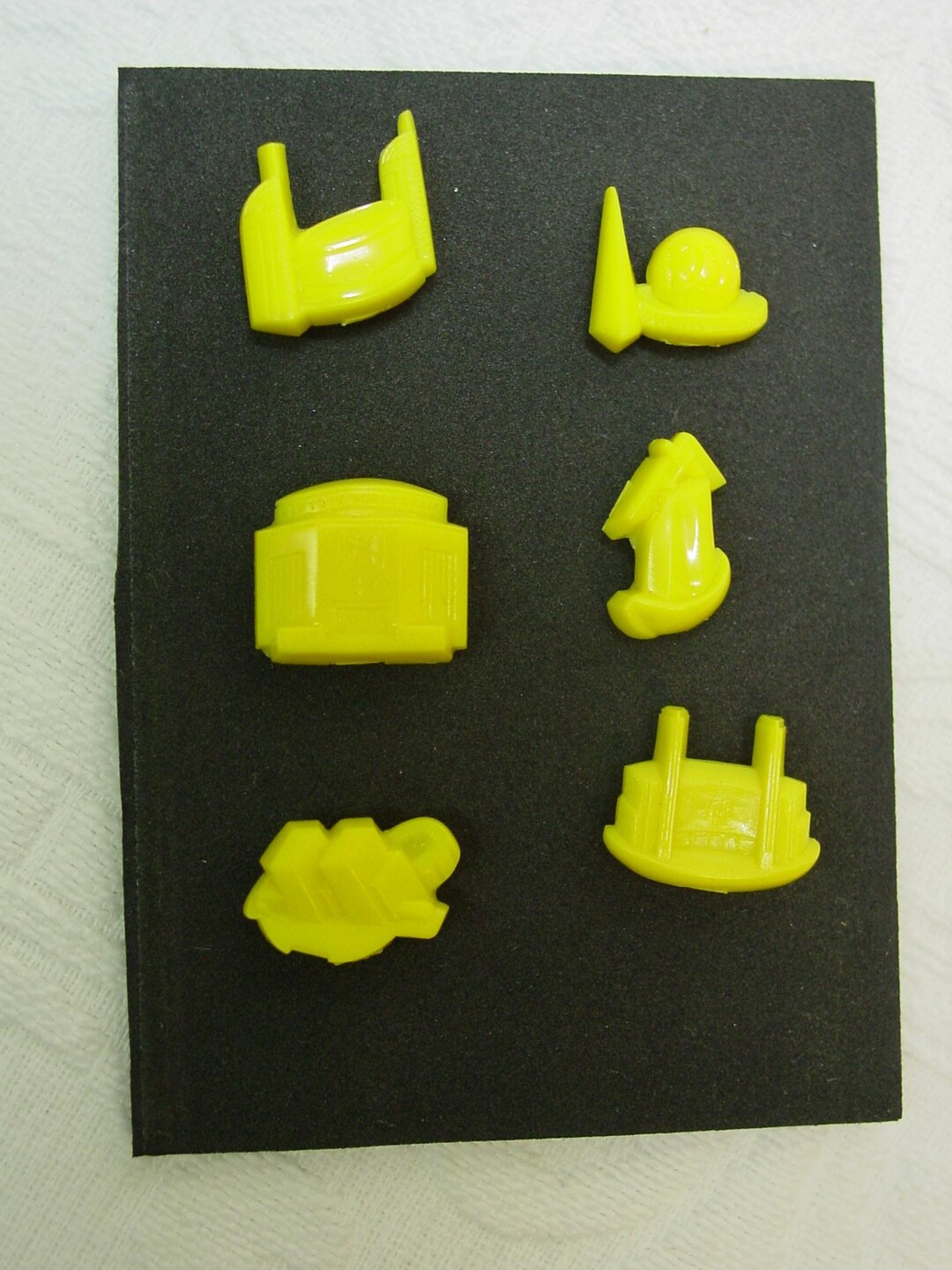 6 Vintage Realistic Buttons "world's Fair Set 1939" Yellow Plastic ...