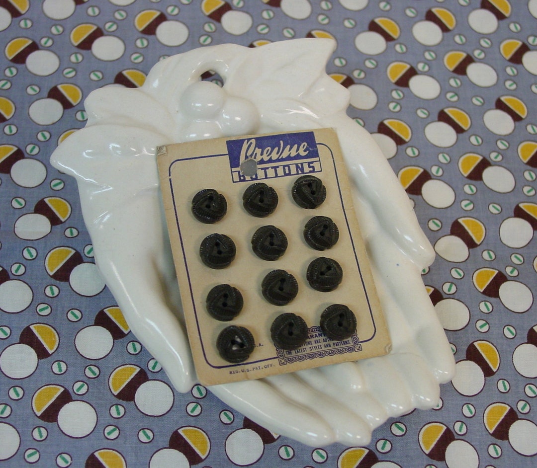 Neat Prevue Buttons Card With 12 Brown Plastic Buttons 7/16" Nice ...