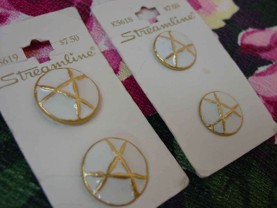 4 Nice Vintage Glass Buttons on Streamline Cards 2 Sizes White | Etsy