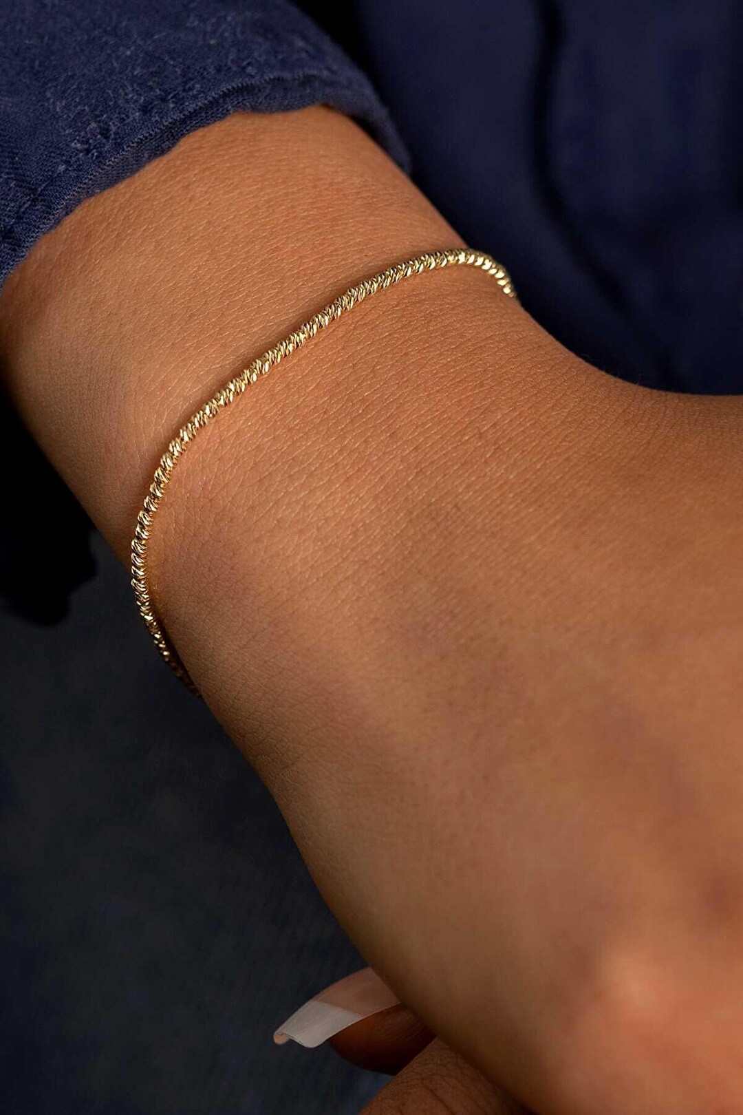 14k Gold Dorika Single Row Bracelet - Etsy