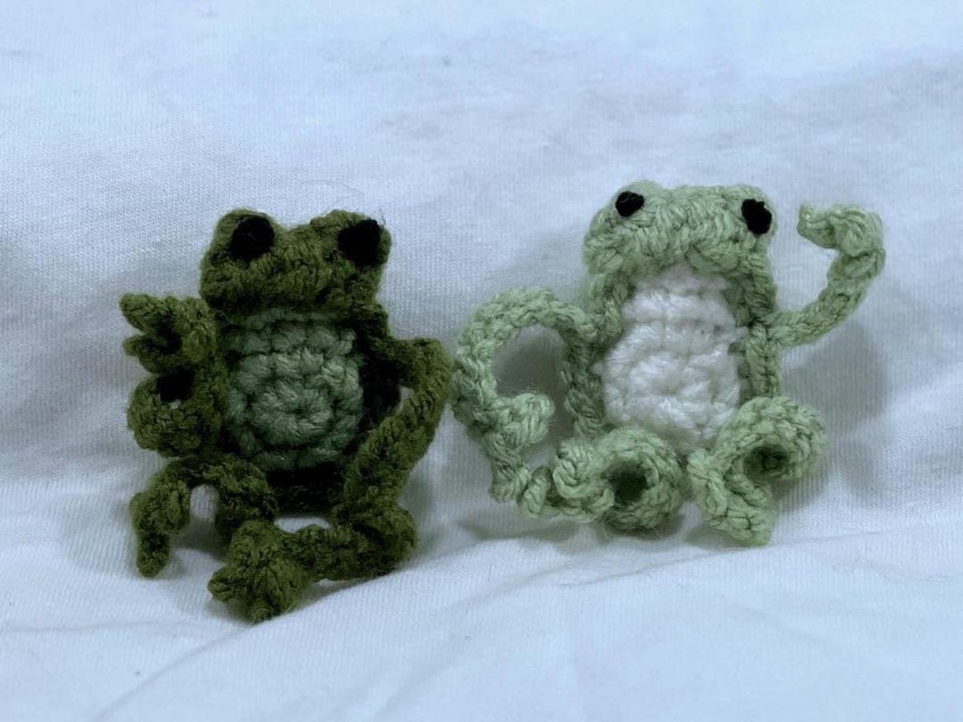 Ferg Desk Abettor - Crocheted Small Frog Stuffed Animal Desk Companion ...