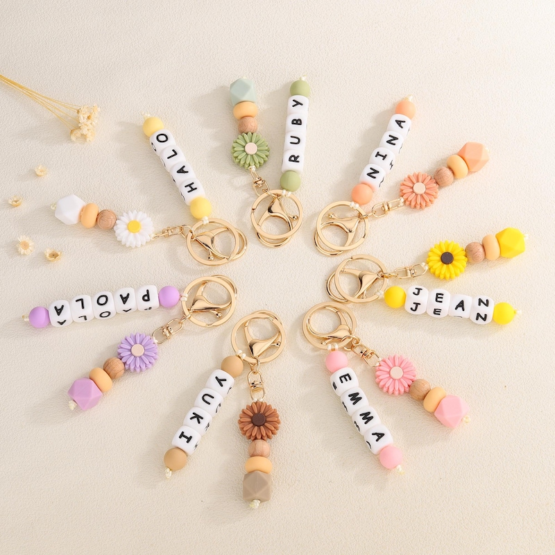 Daisy Keychain - Etsy