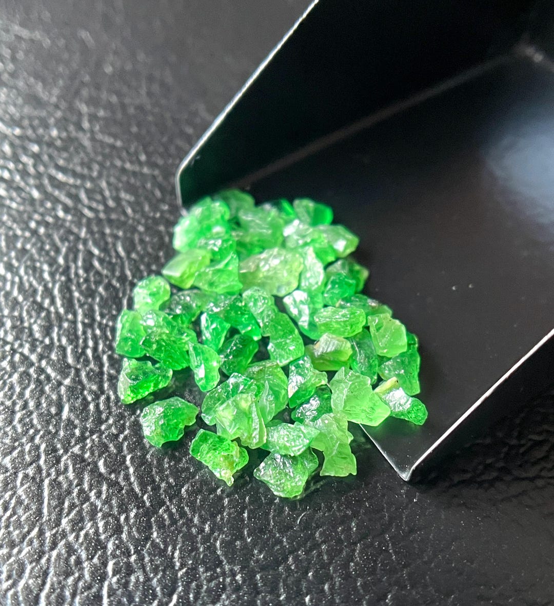 Tsavorite Garnet Rough Crystals: Raw Green Gemstone Lot (3/4 MM) - Etsy