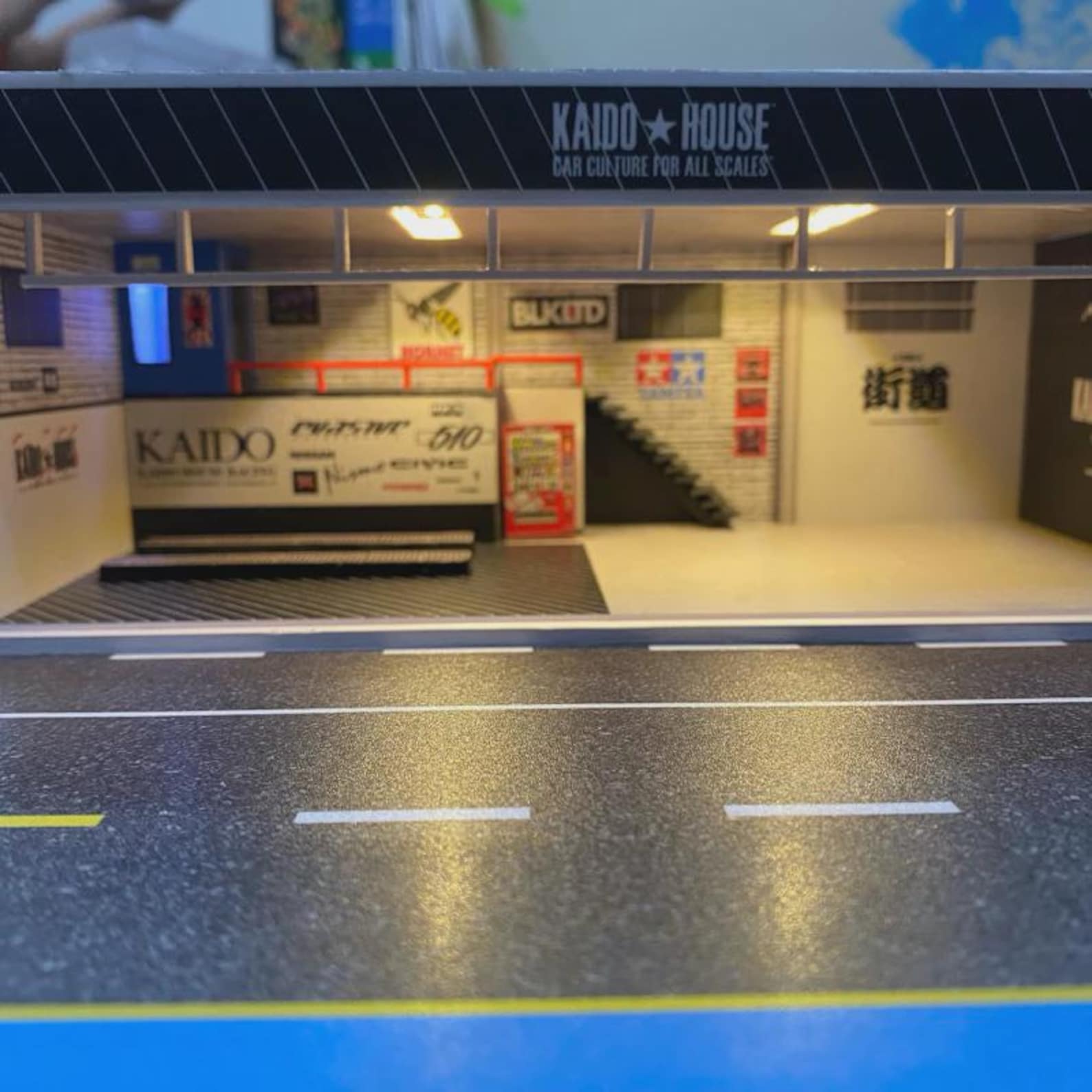 1:64 Scale Kaido House Diorama – LED Garage Display for Diecast Cars - Etsy