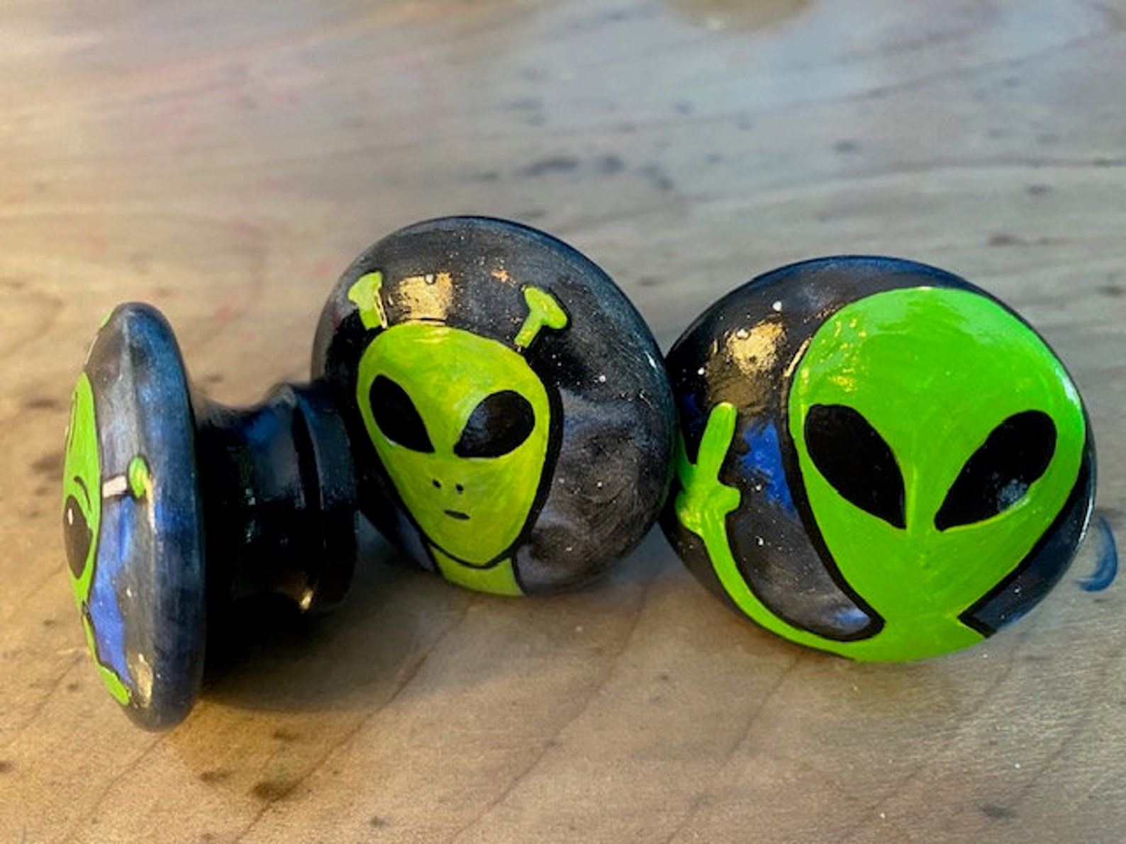 Alien Dresser Knobs, Glow in the Dark Alien Knobs, Glow in the Dark ...