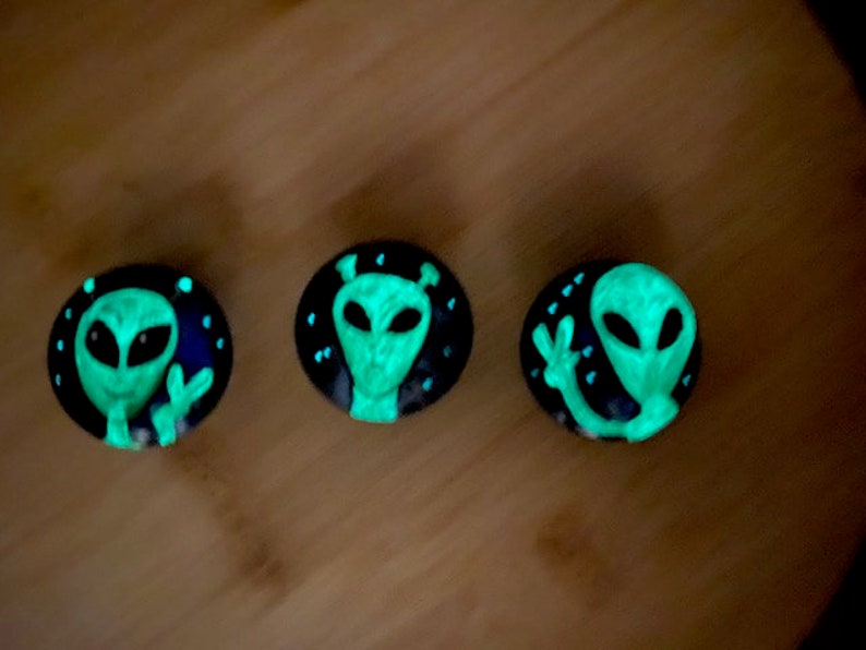 Alien Dresser Knobs, Glow in the Dark Alien Knobs, Glow in the Dark ...