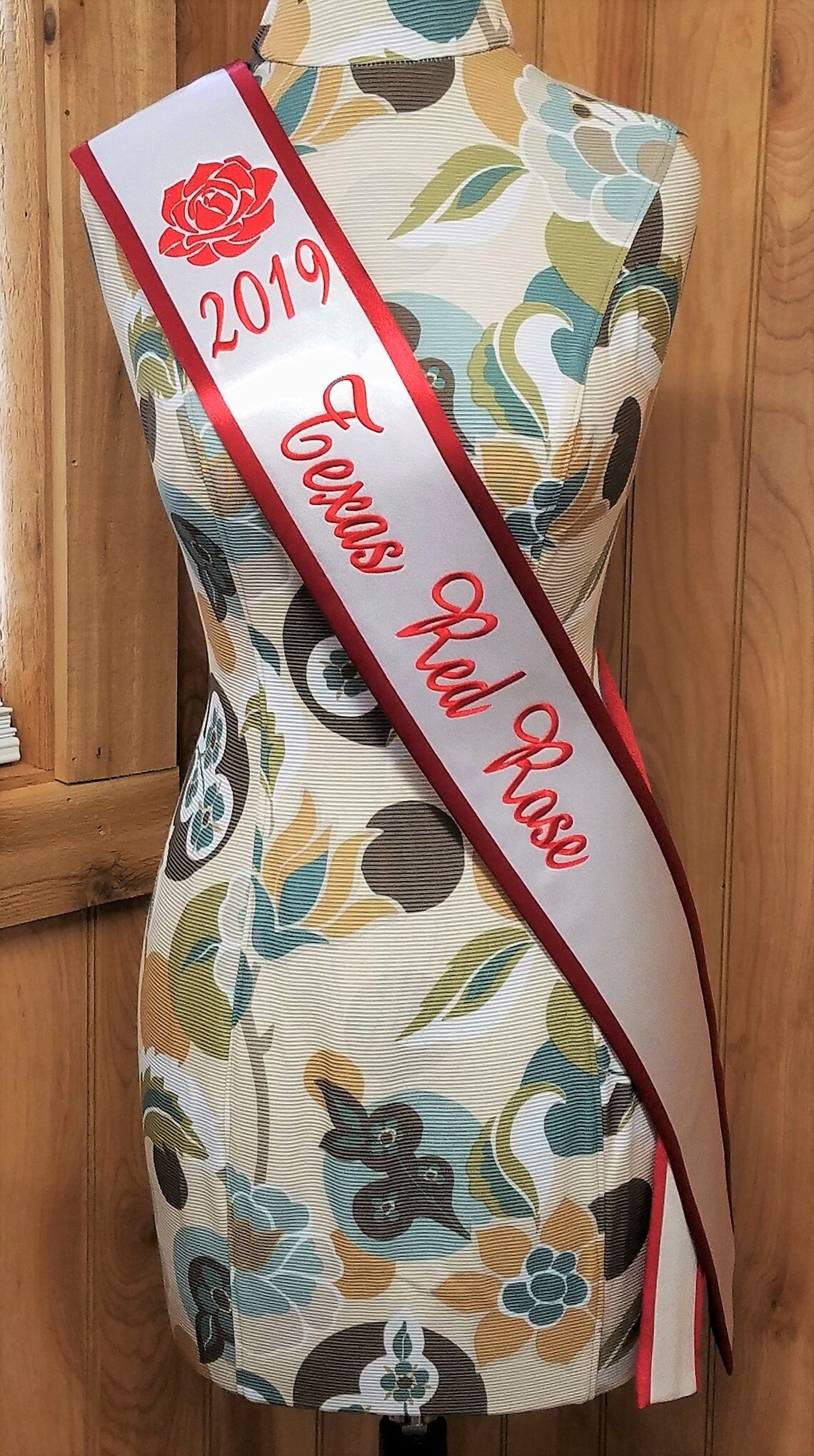 Personalized Embroidered Pageant Sash: Custom Queen Sash - Etsy