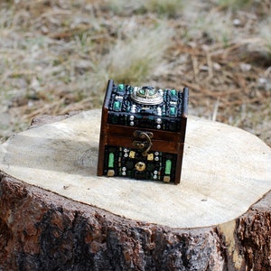 Mosaic Jewelry Box Featuring an Antique Fox Face With Sparkeling Green ...