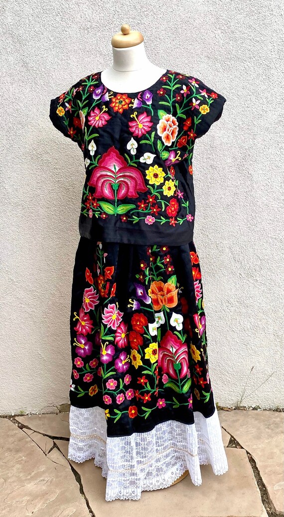 Collectors Tehuana embroidered Traje/outfit Isthmus o… - Gem