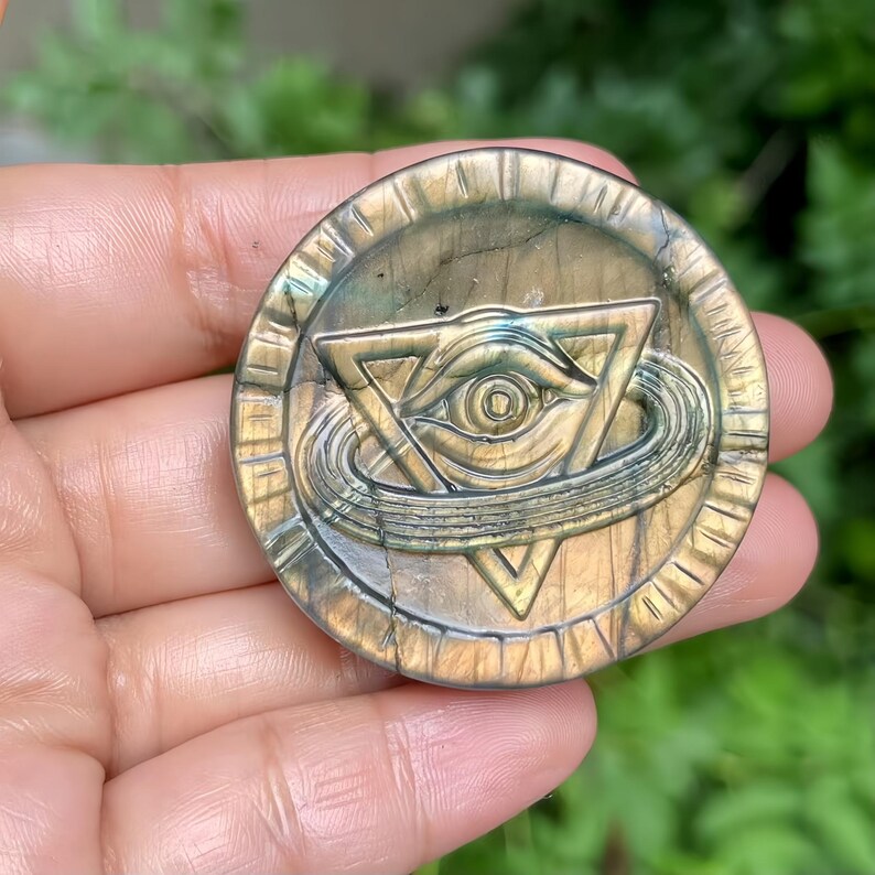 Labradorite Eye of Horus Carving, Healing Crystal Decor (47mm) - Etsy