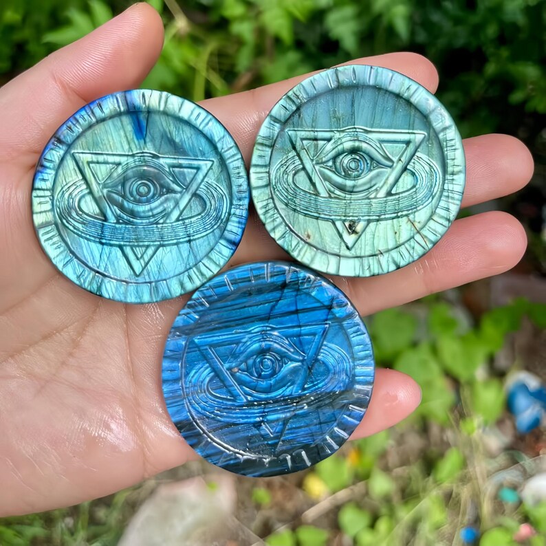 Labradorite Eye of Horus Carving, Healing Crystal Decor (47mm) - Etsy