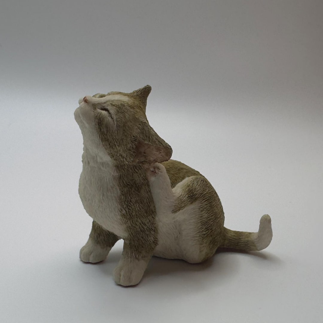 Vintage Sherratt and Simpson Figurine Tabby Cat Scratching an Itch ...