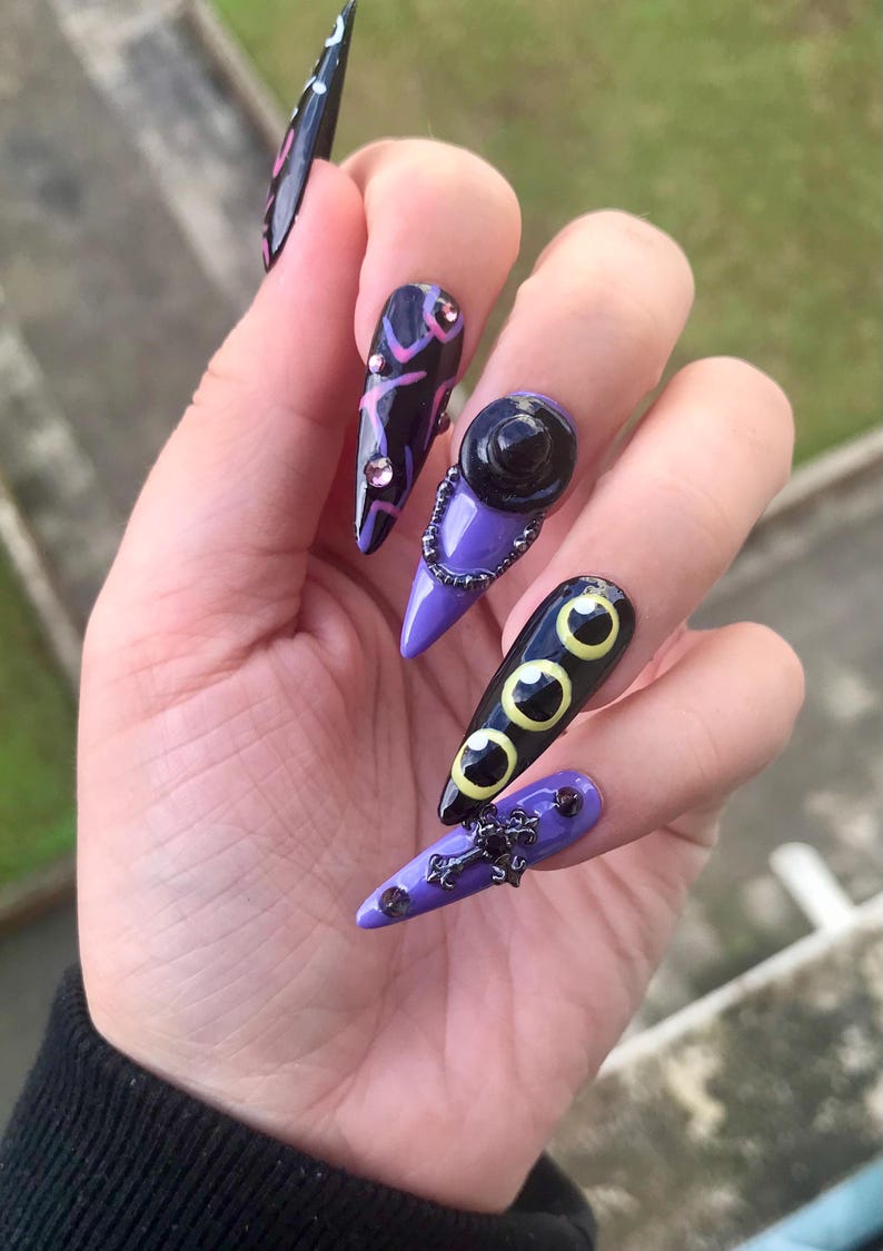 Kpop Demon Hunters nails | Huntrix and Golden nails | Sajaboys nails ...