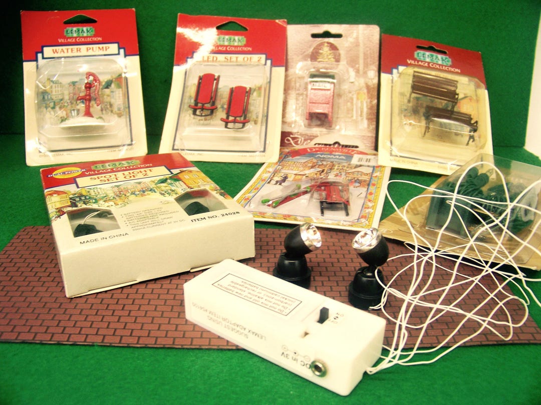 LEMAX Village Accessories Lot, Mini Spot Lights, Park Bench, Mailbox ...