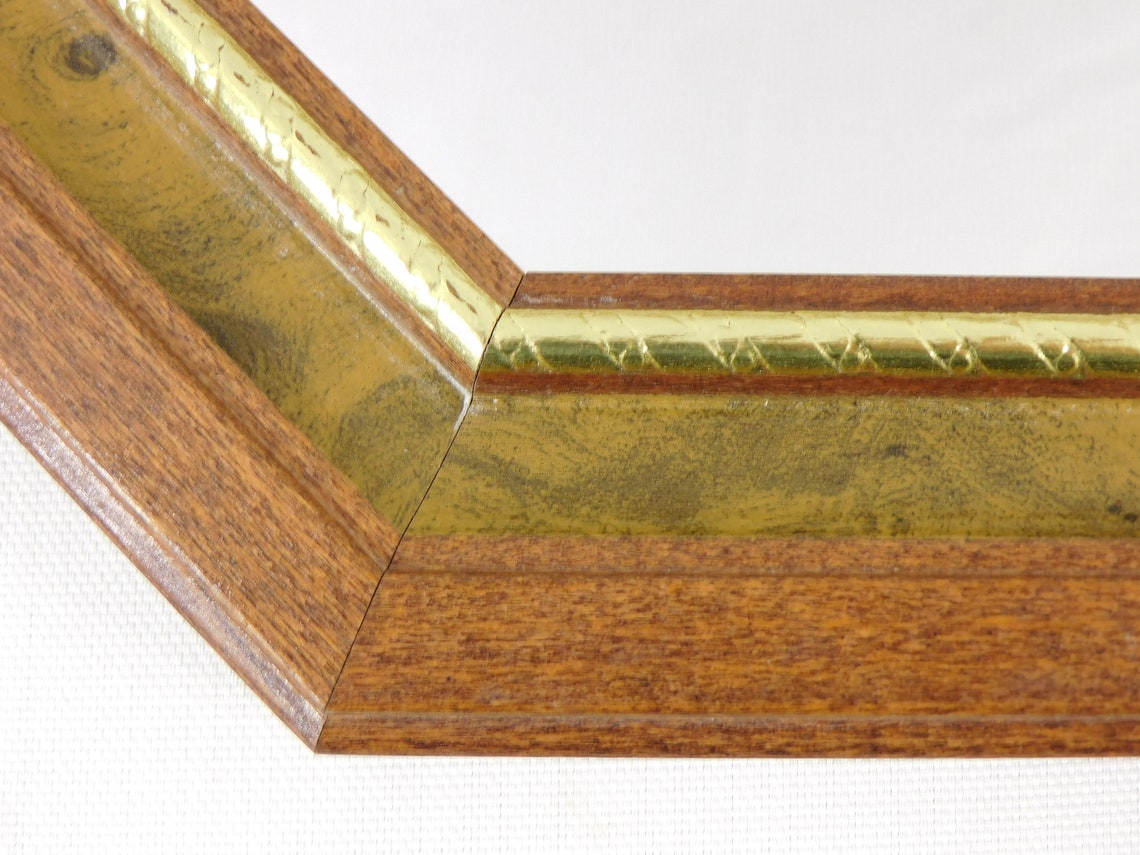 Vintage Wood Mirror Decorative Border With Gold Trim Wall Mirror Hangs ...