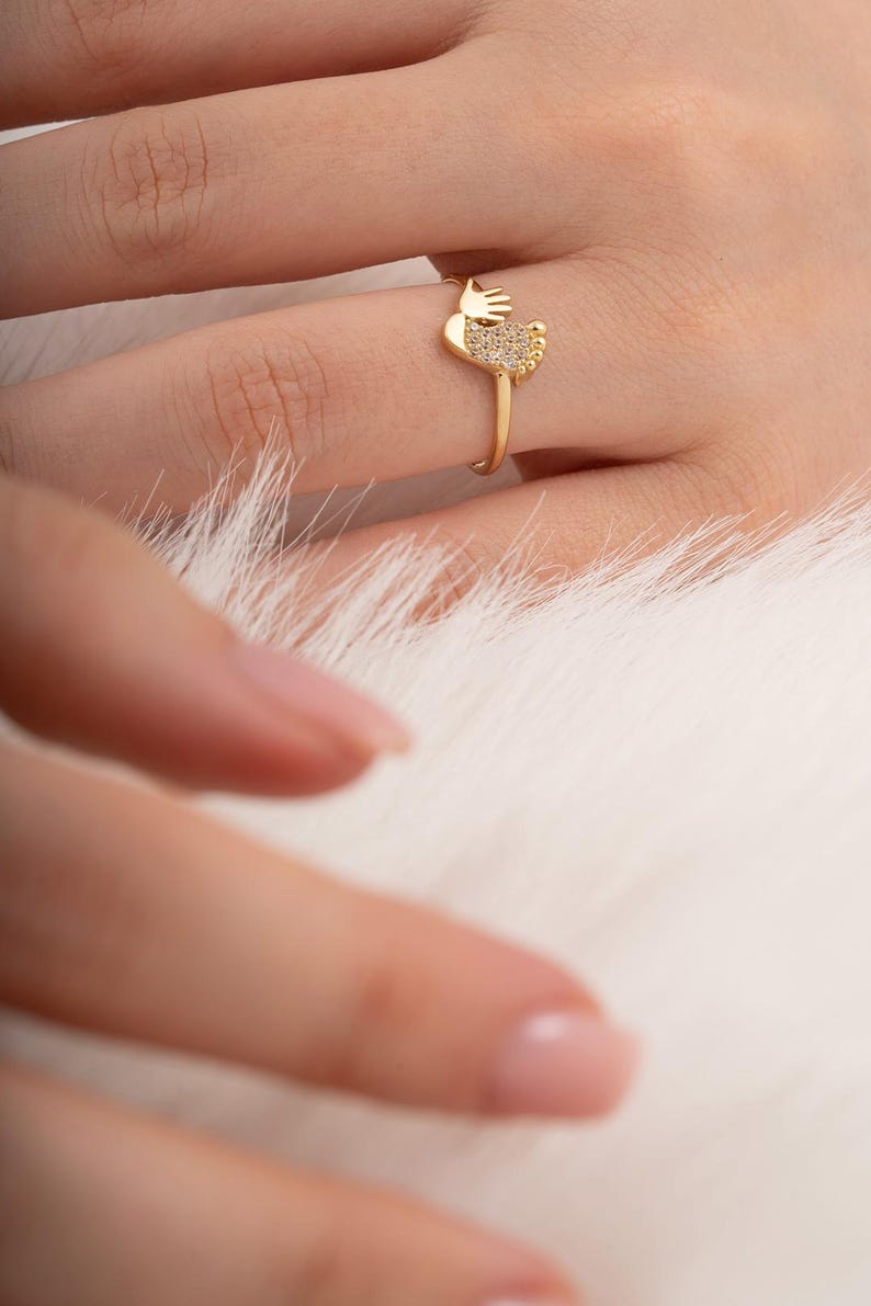 14K Solid Gold Baby Feet Ring – Mom Jewelry - Etsy