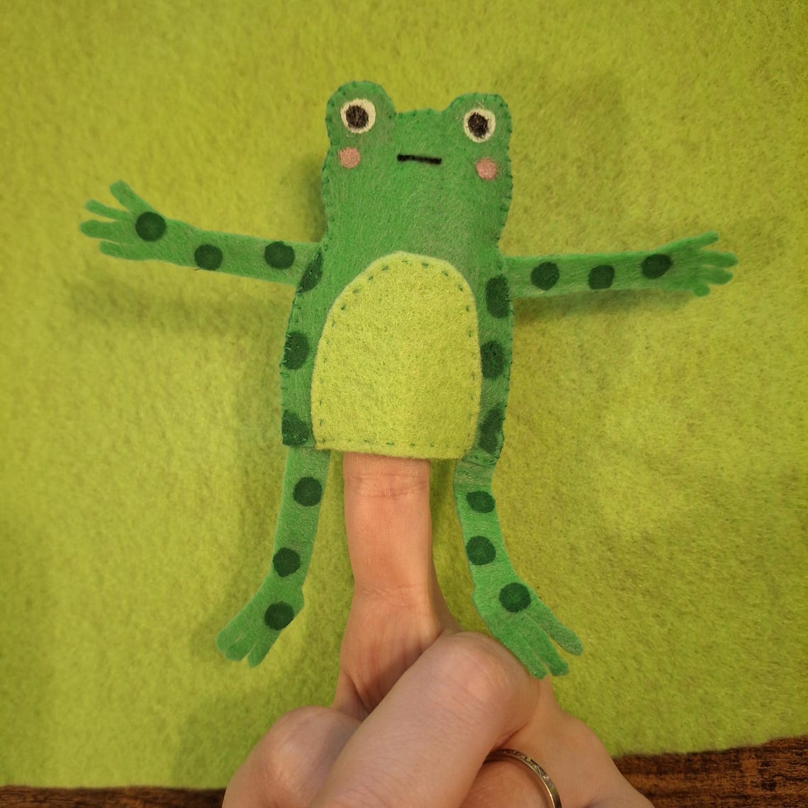 5 Green Speckled Frogs Finger Puppet Digital Pattern - Etsy