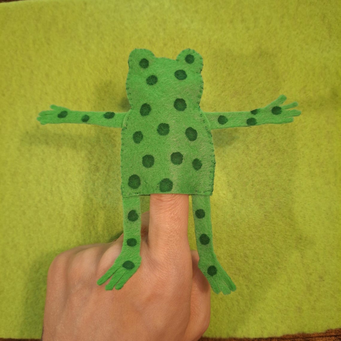 5 Green Speckled Frogs Finger Puppet Digital Pattern - Etsy