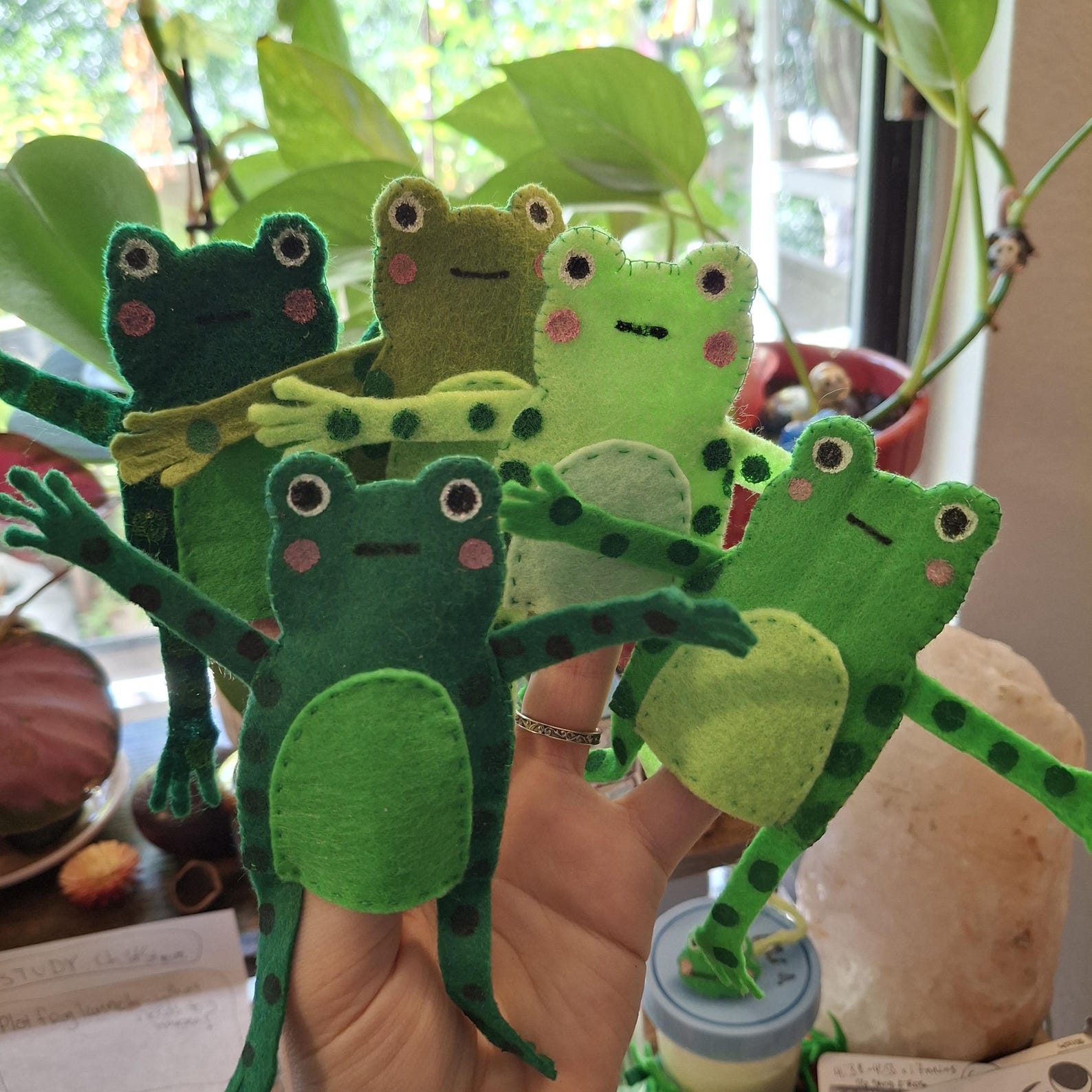 5 Green Speckled Frogs Finger Puppet Digital Pattern - Etsy
