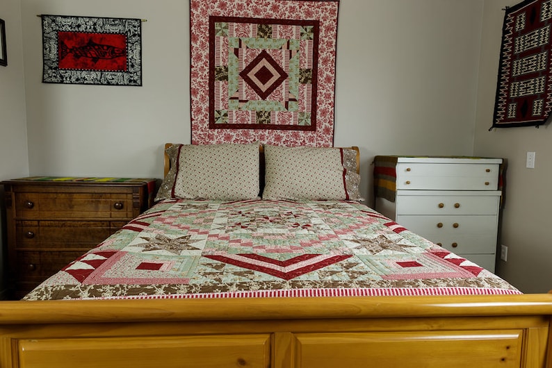 Cottage Romance Queen Size Quilt With Matching Pillowcases - Etsy