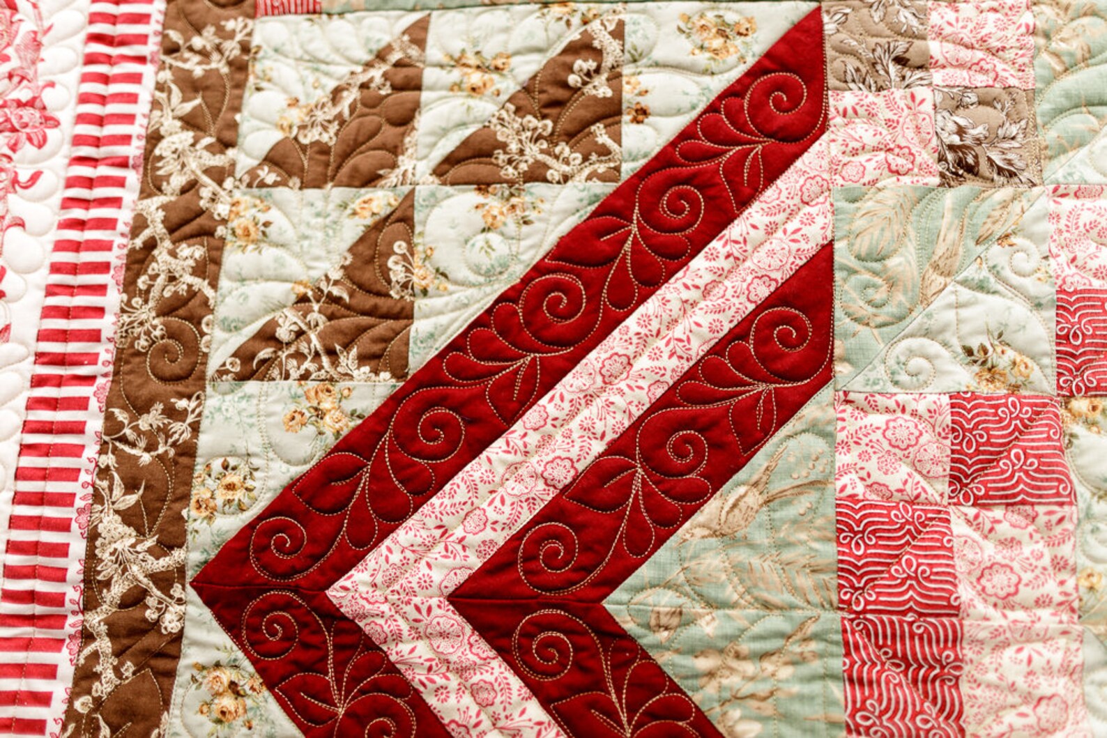 Cottage Romance Queen Size Quilt With Matching Pillowcases - Etsy