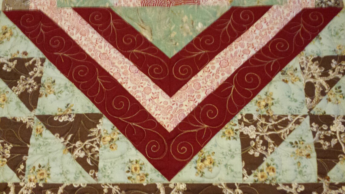 Cottage Romance Queen Size Quilt With Matching Pillowcases - Etsy