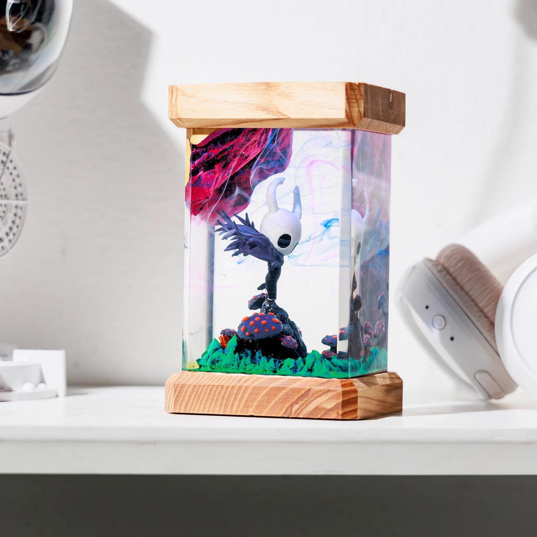 Hol.lo/w Kni.ght Resin Epoxy Lamp, Custom Night Light, Game Decor ...