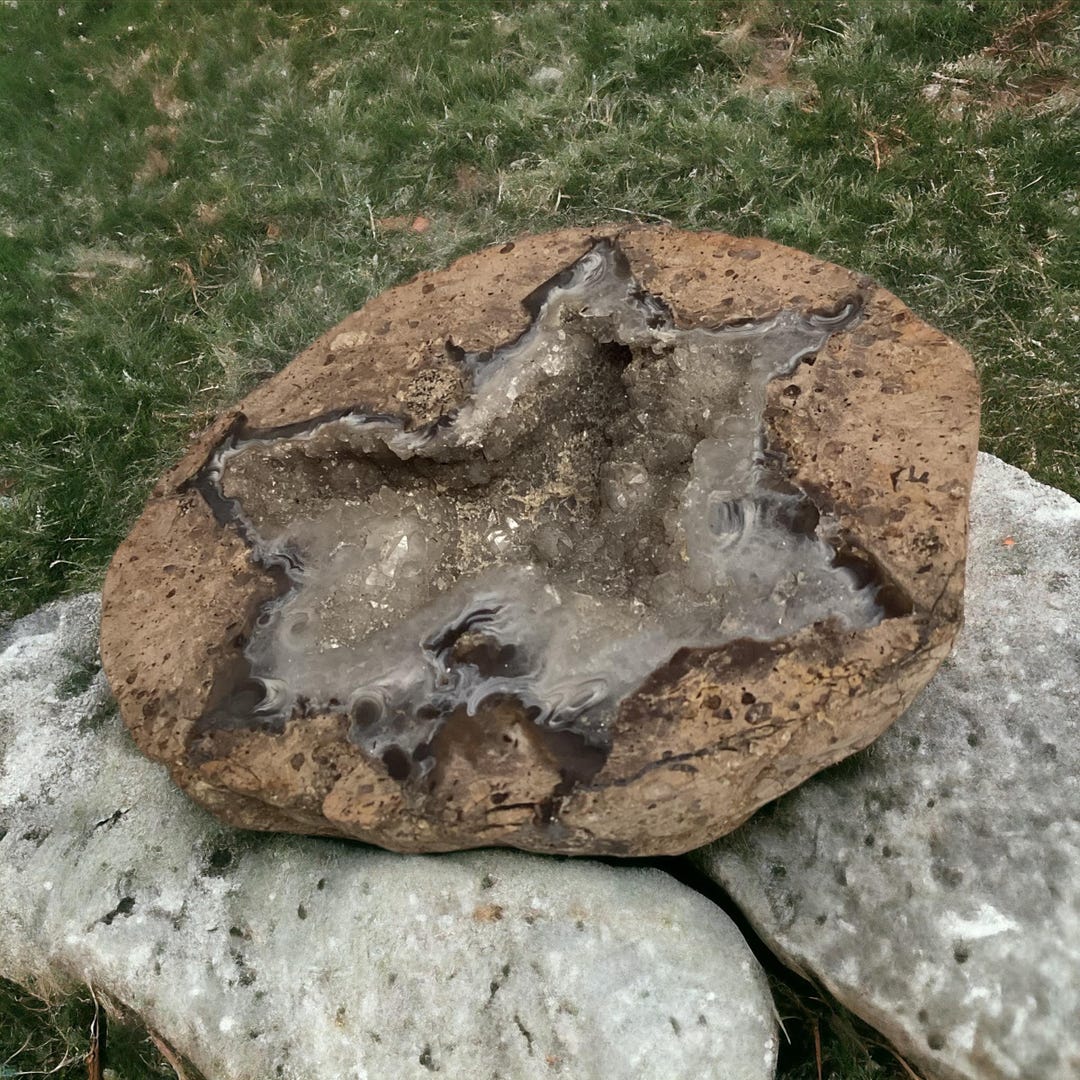 Cut Agate Geode Rock Quartz Mineral Rock Specimen Nodule, Thunder Egg ...