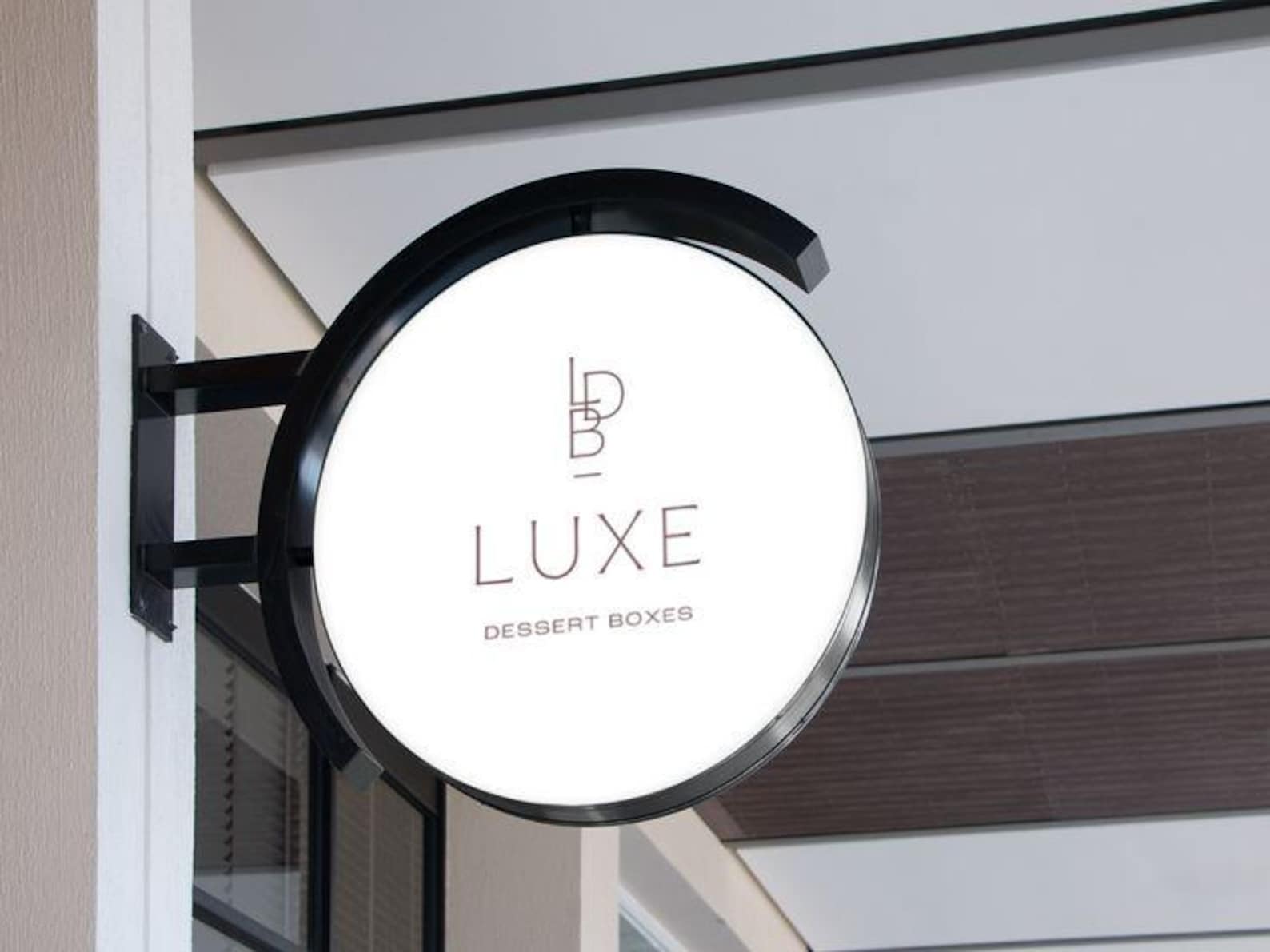 Blade Sign, Custom Round Sign , Double Sided Sign ,storefront Sign ...