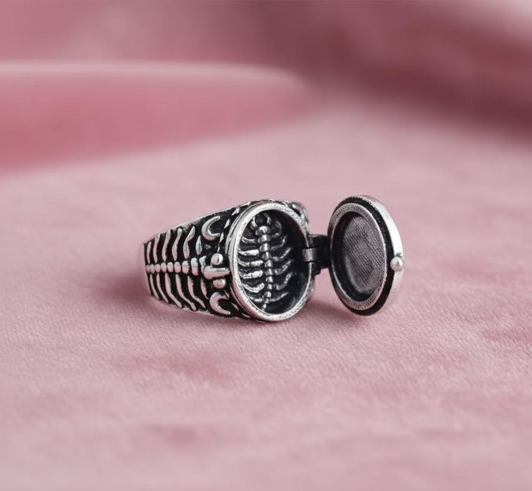 Scorpion Poison Box Ring, Gothic Locket Ring, Hidden Compartment Ring ...