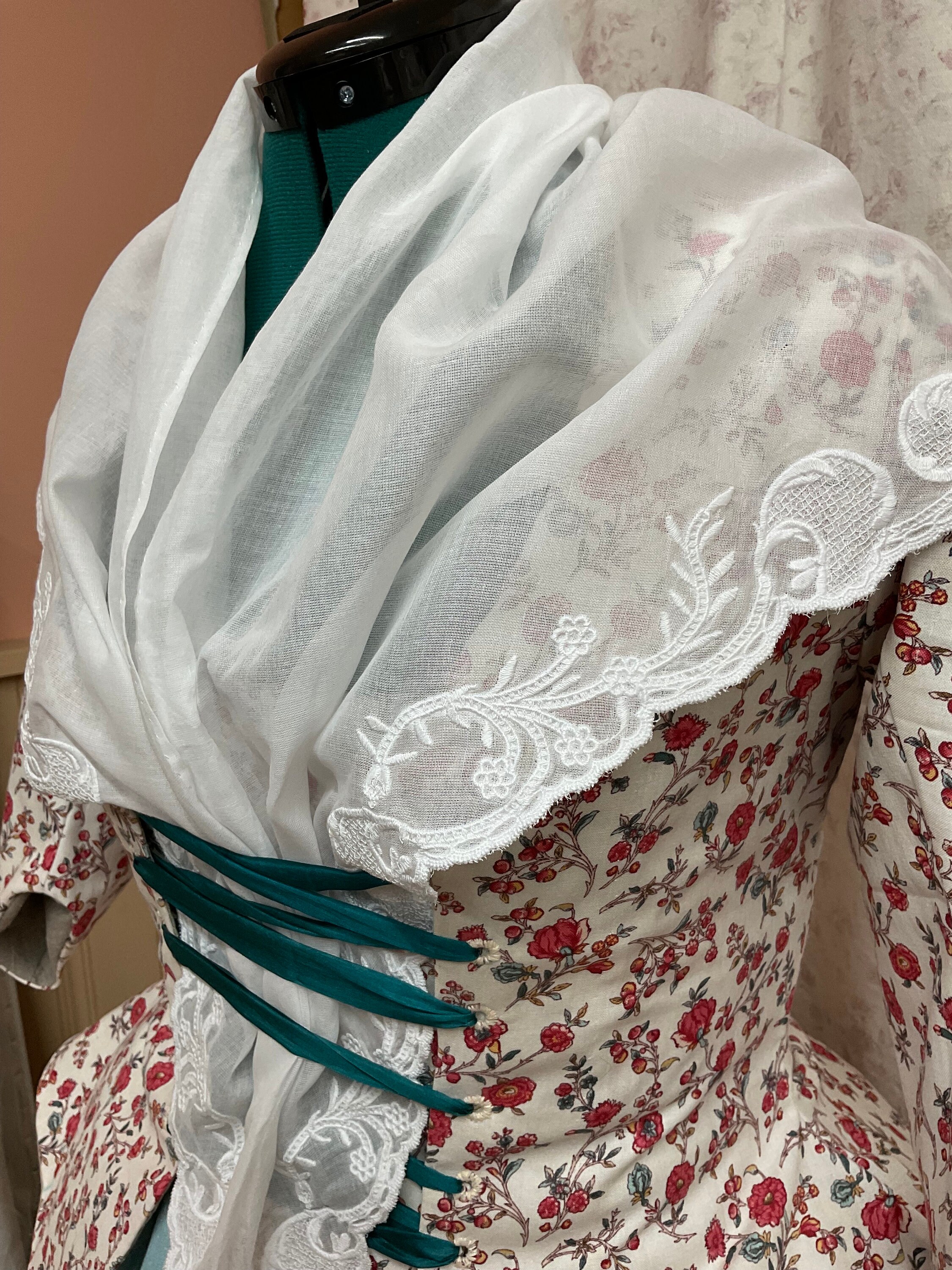 1760s 80s Embroidered Fichu / 18th Century Neckerchief CW - Etsy