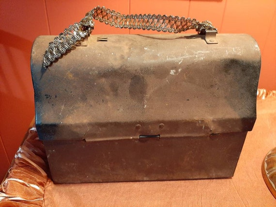 Vintage rusty crusty blue lunch box Circa 40's or 50'… - Gem