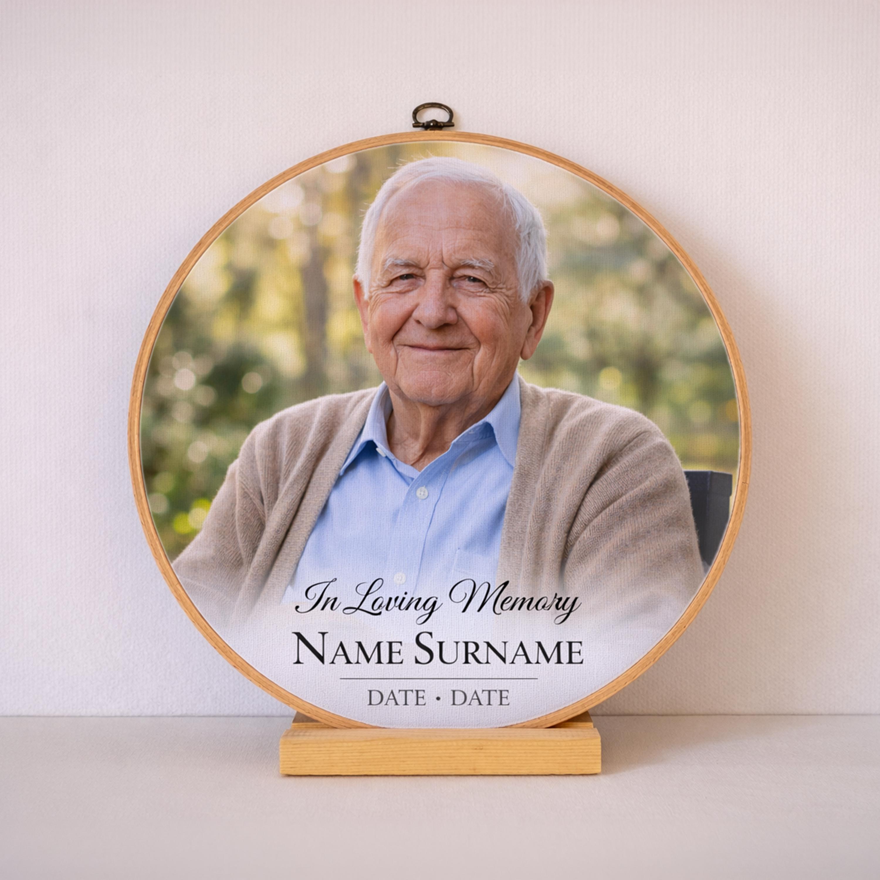 Pet Memorial Round Photo Hoop, Wood Hoop Photo Sign, Dog Sympathy Gift, Cat Sympathy Gift, Pet Loss, Pet Memorial, Pawprints İn Memory