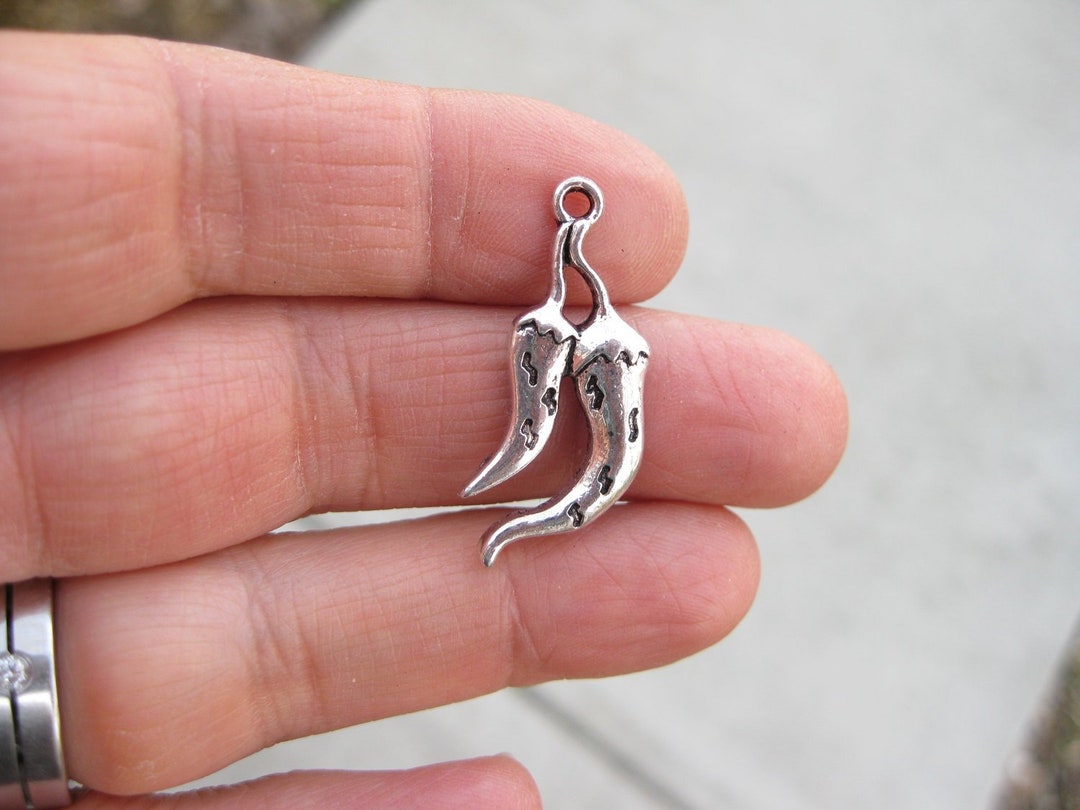 6 Chili Pepper Charms in Silver Tone - C3028 - Etsy